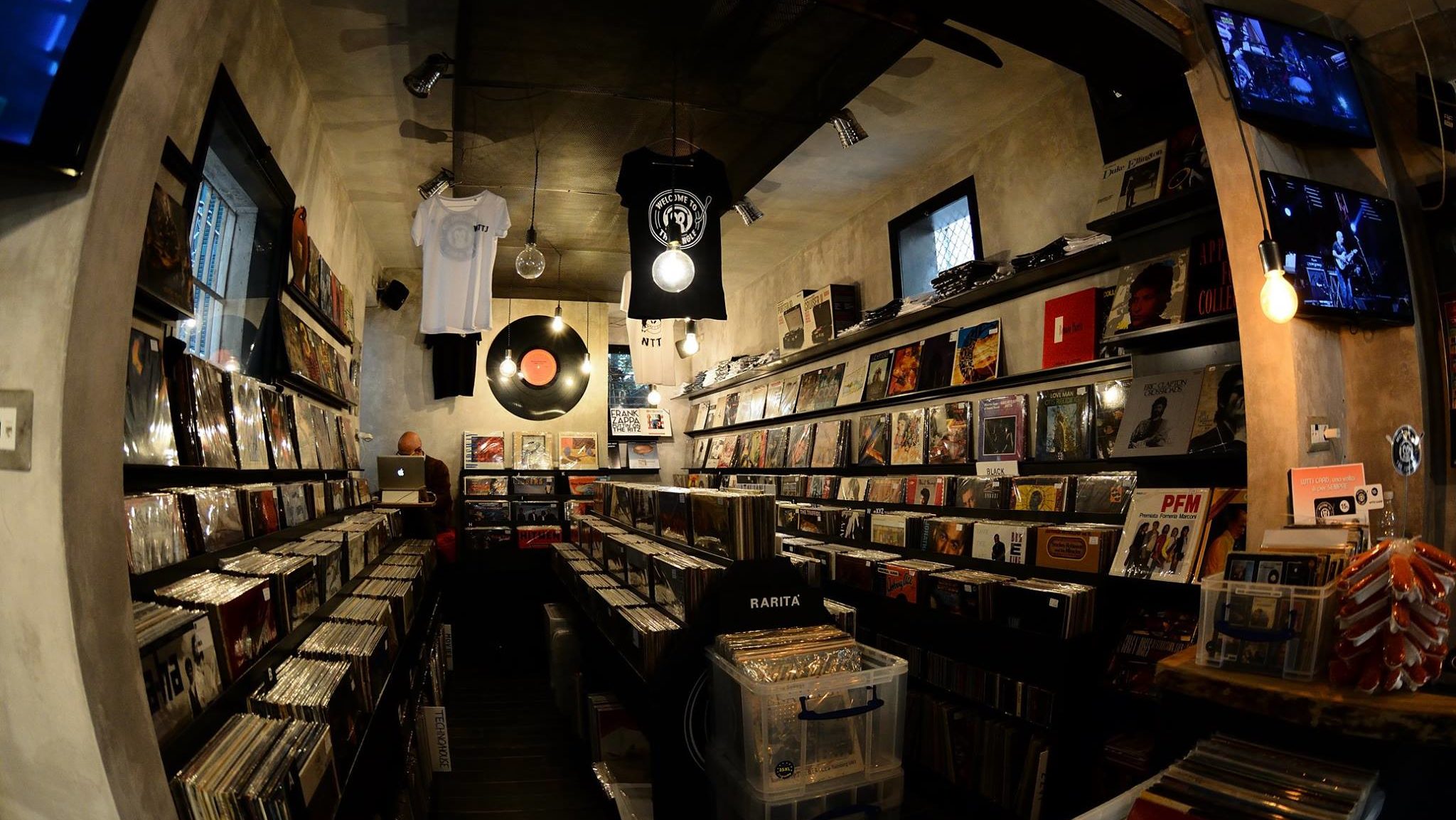 “Welcome to the Jungle”: a Prati il negozio di vinili usati più grande ...