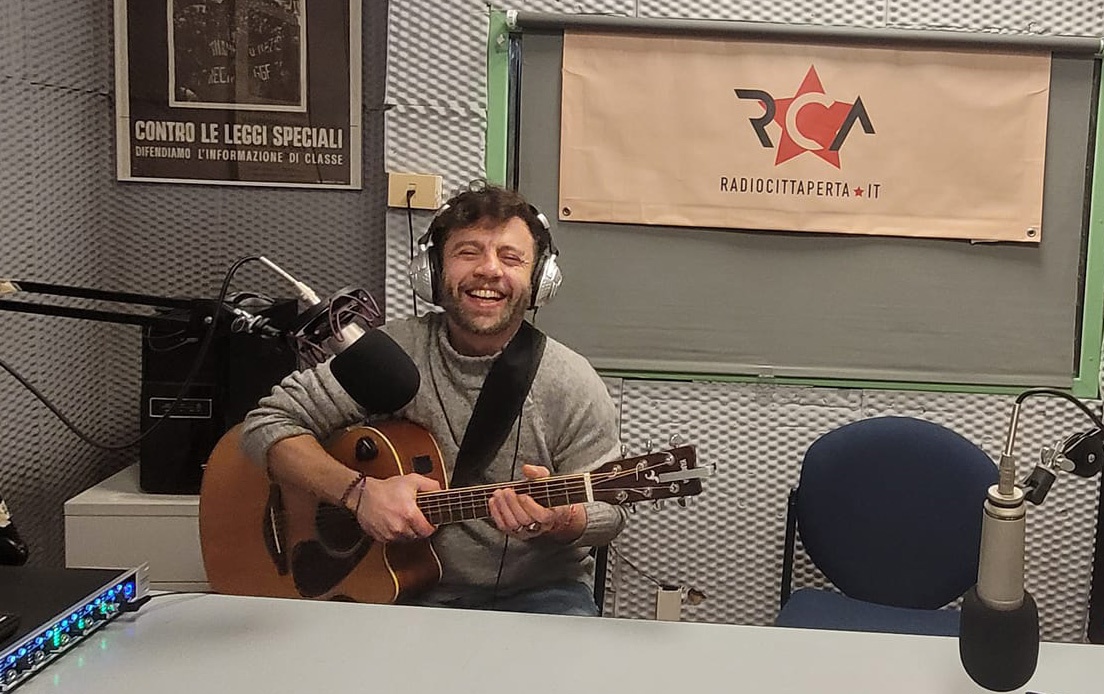 Giuliano Crupi (intervista e live) a “Drive in Saturday” del 17/2/2024 ...